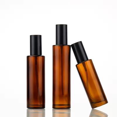 Cina 30ml 50ml 80ml 100ml  Amber Cosmetic Glass Pump Bottles Refillable Spray Bottle in vendita