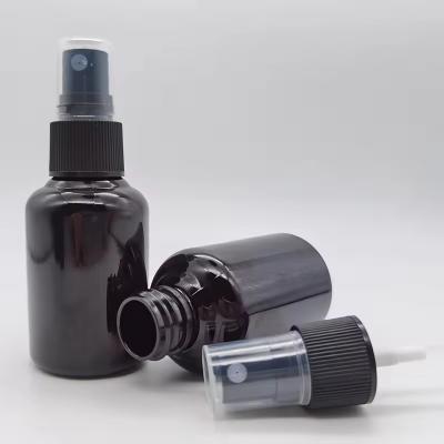Cina 50ML PET Glossy Black Plastic Cosmetic Spray Bottle With Black Fine Spray Head in vendita