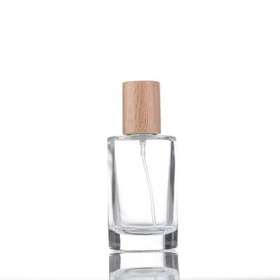 Cina 30ml Glass Perfume Spray Bottle Liquid Sprayer Travel Refillable Bottle Wood Lid in vendita