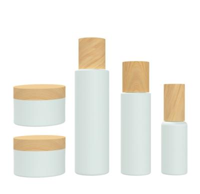Chine 24/415 cosmétique en plastique blanc de 140ml 55g met le conteneur en bouteille avec des couvercles à vendre
