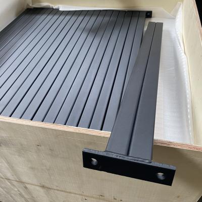 China Canal de apoyo lateral de acero metálico personalizado con soportes en venta