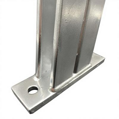 China Customized Hot Dip Galvanized Strut Arm Bracket Cantilever Arm in Carbon Steel/Stainless Steel for sale