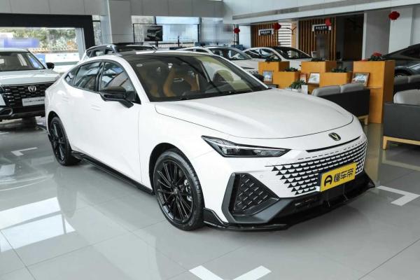 Quality Changan UNI-V Hybrid Special Engine Front-engine Front-wheel Drive Layout FF for sale