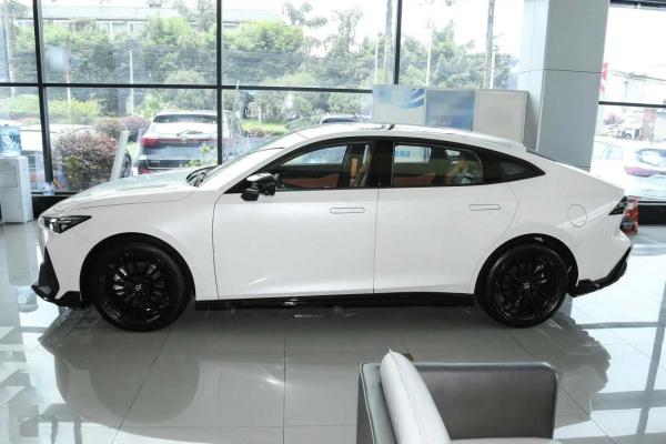 Quality Changan UNI-V Hybrid Special Engine Front-engine Front-wheel Drive Layout FF for sale