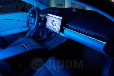 中国 ZEEKR 007 中型SUV トルナリーリチウムバッテリー 400マイル 5ドア6人乗り 販売のため