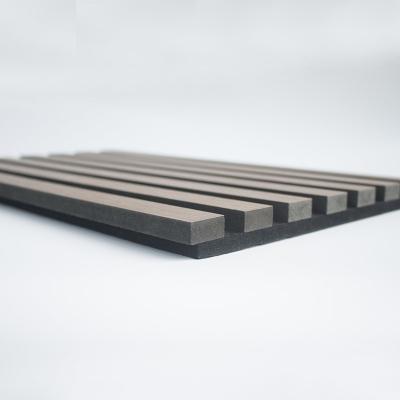 Cina corridoi assorbenti di legno della sala riunioni del teatro di applicazione della stecca di 600*2700*21mm in vendita