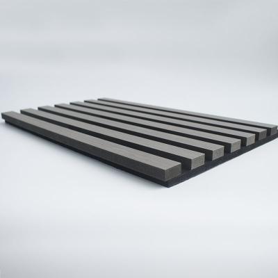 Cina corridoi assorbenti di legno della sala riunioni del teatro di applicazione della stecca di 600*2700*21mm in vendita