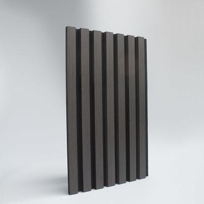 Cina corridoi assorbenti di legno della sala riunioni del teatro di applicazione della stecca di 600*2700*21mm in vendita