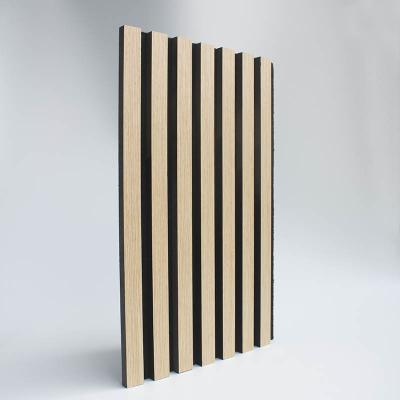 Cina ufficio assorbente di legno dei corridoi della sala riunioni di applicazione della stecca di 600*2700*21mm in vendita