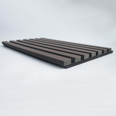 Cina ufficio assorbente di legno dei corridoi della sala riunioni di applicazione della stecca di 600*2700*21mm in vendita