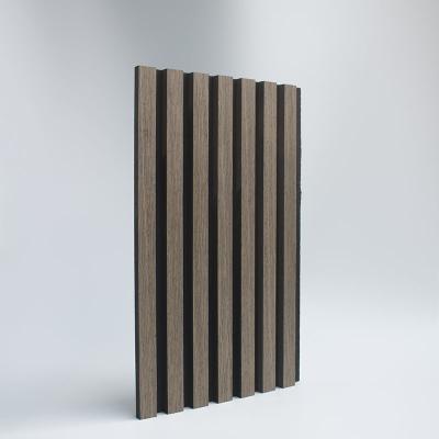 Cina ufficio assorbente di legno dei corridoi della sala riunioni di applicazione della stecca di 600*2700*21mm in vendita