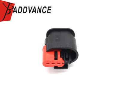 Cina 284426-1 TE AMP MCP Connector System PBT GF30 3 Pin Female Injection Connector in vendita