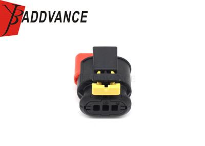 Cina 284426-1 TE AMP MCP Connector System PBT GF30 3 Pin Female Injection Connector in vendita