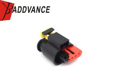 Cina 284426-1 TE AMP MCP Connector System PBT GF30 3 Pin Female Injection Connector in vendita