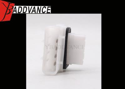 Cina Connettore elettrico 4 Pin For Toyota Corolla Honda Nissan della pompa del carburante della paratia automobilistica bianca in vendita