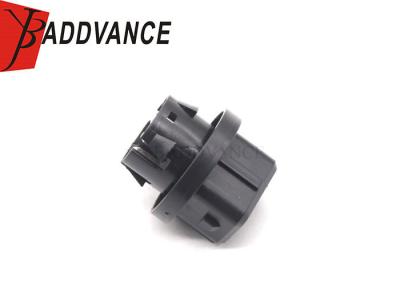 Cina Hot Selling Automotive Electrical Black Male 5 Pin Fuel Pump Connector For Toyota in vendita
