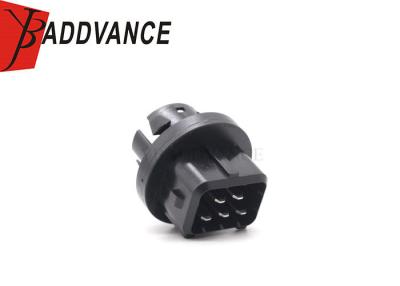 Cina Hot Selling Automotive Electrical Black Male 5 Pin Fuel Pump Connector For Toyota in vendita