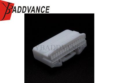China 1318747-1 TE Connectiviteit AMP 2.2mm 32 pin vrouwelijk plastic aansluiting Te koop