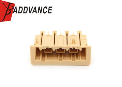 Cina TE/AMP 2333898-7 3 Pin Automotive Multilock Connector Brown dissigillato in vendita