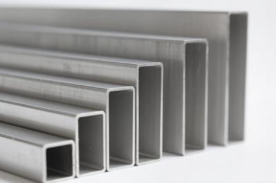 Cina Tubo quadrato in acciaio inossidabile lucidato da 0,1 mm a 50 mm personalizzato in vendita