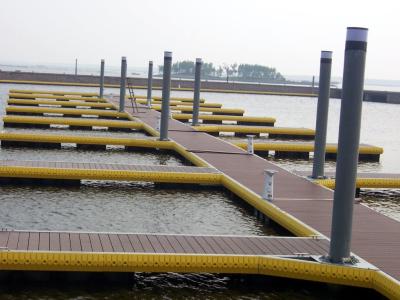 China wpc plank and wpc easy assembled bathroom flooring natural wooden feeling deck for sale