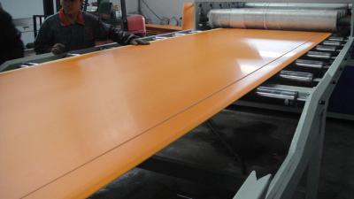Cina 400Kg/H PVC Foam Board Extrusion Line | 20 Years Professional Manufacture | Siemens Motor in vendita