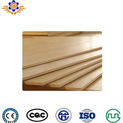 China tablero del PVC de 37Kw WPC PE que hace la línea de la protuberancia del tablero de la espuma 200KW/H Wpc de la máquina en venta