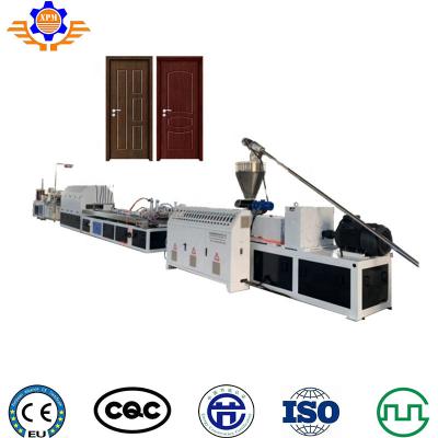 China tablero del PVC de 37Kw WPC PE que hace la línea de la protuberancia del tablero de la espuma 200KW/H Wpc de la máquina en venta