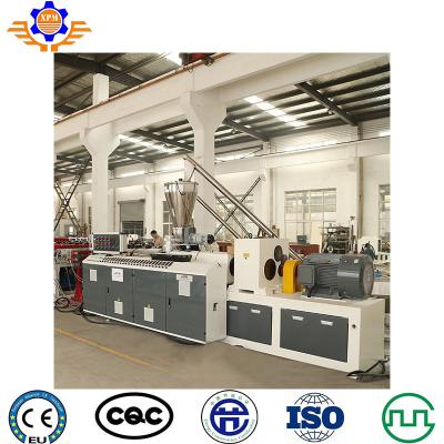 China tablero del PVC de 37Kw WPC PE que hace la línea de la protuberancia del tablero de la espuma 200KW/H Wpc de la máquina en venta