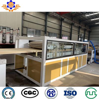 China tablero del PVC 300kg/H que hace la cadena de producción del tablero de Wpc de la hoja de la puerta de la máquina en venta