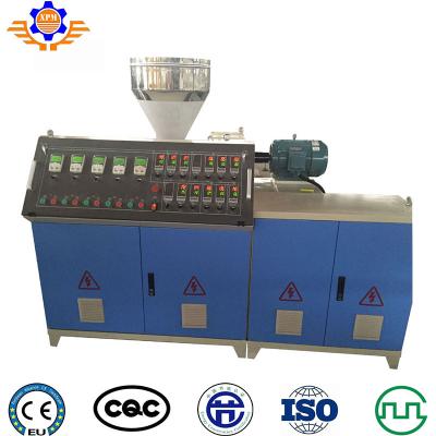 Cina Linea della macchina dell'estrusione del tubo del PVC del tubo flessibile di giardino dell'HDPE tre strati di spirale flessibile a fibra rinforzata del PVC in vendita