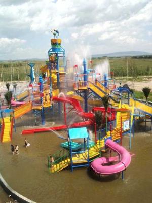 China Diapositiva del tubo de la piscina de la fibra de vidrio de los adultos del patio del parque del agua para el centro vacacional en venta
