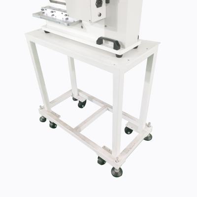 Cina L'auto principale V dell'apparecchiatura di collaudo del PWB della tagliatrice di profilo ha tagliato la macchina industriale automatica del router in vendita