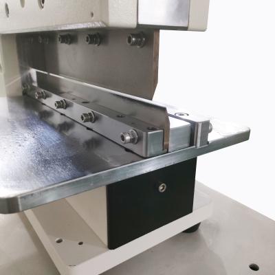 Cina PWB di alta efficienza che separa il laser della macchina del taglio a strisce della taglierina LED in vendita
