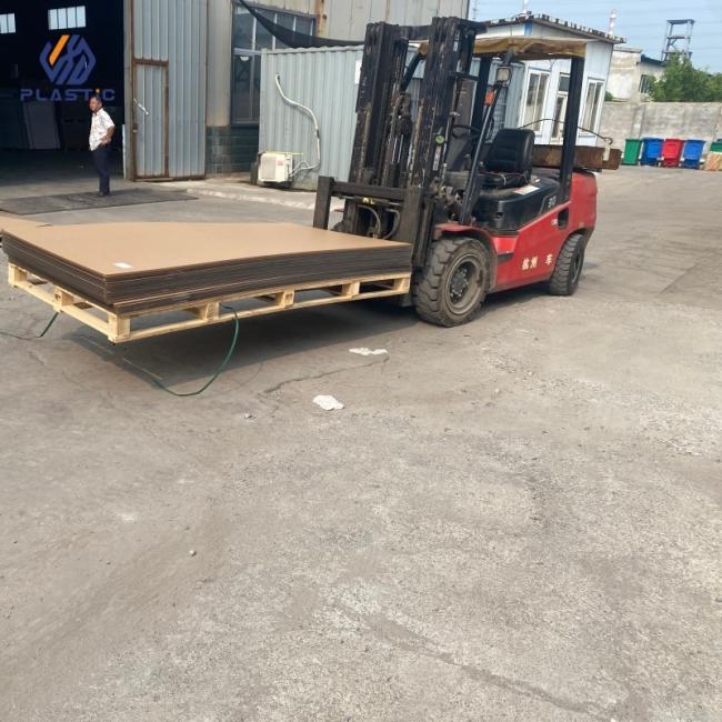 Palletized acrylic sheet shipment