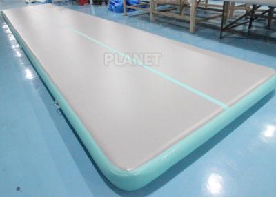 China 33ft Cheerleading Opblaasbare Tuimelende Lucht Mats For Gymnastics Te koop