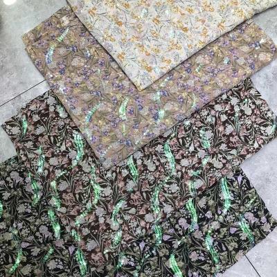 China De bloemenchiffon Geborduurde de Stoffenpolyester van het Druklovertje schittert Te koop