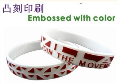 China Pulsera grabada en relieve del silicón con el logotipo en venta