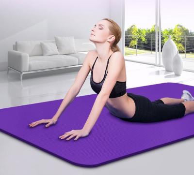 China 2016 esteras gruesas de la yoga del PVC del resbalón caliente de la venta no con llevan la correa, opción disponible de 10 colores, respetuosa del medio ambiente en venta