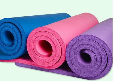 China Estera de alta calidad del piso de la estera del resbalón de la aptitud de la estera de la yoga del PVC los 20MM del espesamiento no con marca su propio logotipo, buena elasticidad en venta