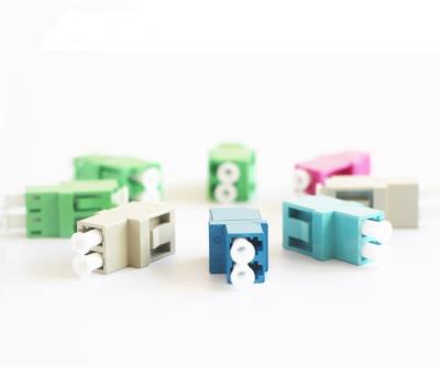 Cina Adattatore a fibra ottica OM4 di LC del quadrato di plastica dell'alloggio per la rete di telecomunicazione in vendita