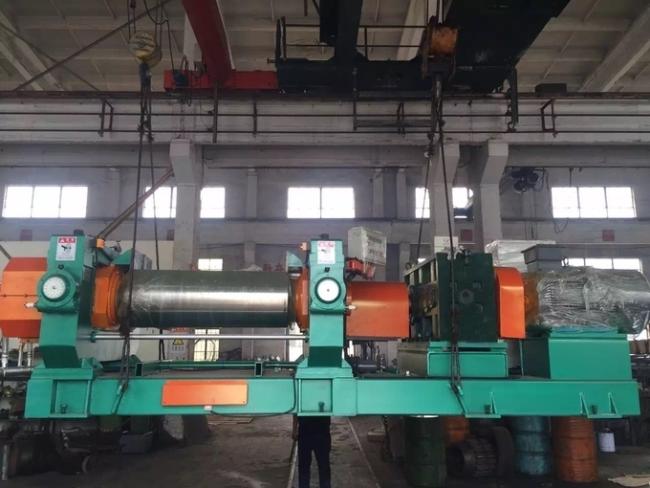 Frantumatore automatico di due rotoli XK-450 per il composto della gomma con il miscelatore di riserva 1