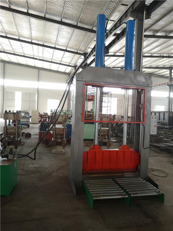 XQL-80 Auto PLC Control High Efficiency Rubber Bale Cutting Machine For Rubber 1