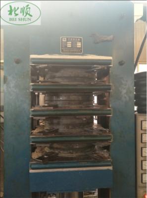 Cina Macchine per la stampa vulcanizzatrice di gomma per la produzione di pneumatici per veicoli agricoli in vendita