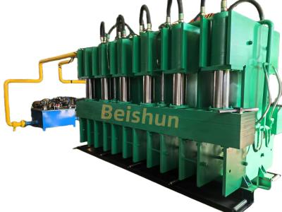 Chine Machine de fabrication de manches d'ascenseur en caoutchouc à double mâchoire / machine de moulage vulcanisante de bande de roulement des pneus à vendre