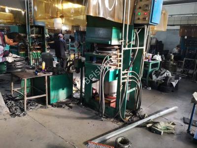 Китай Пресс-машина для вулканизации сельскохозяйственных шин из твердой резины с паровым подогревом, давлением 200 тонн и временем вулканизации 0-999 секунд продается