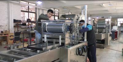 China máquina de molde giratória 600*400mm do biscoito 120kgs/Hr pequeno Tray Size à venda