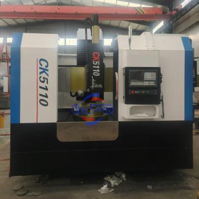 Cina Macchina per il taglio di metallo a colonna singola, a tornio CNC verticale, con copertura in vendita