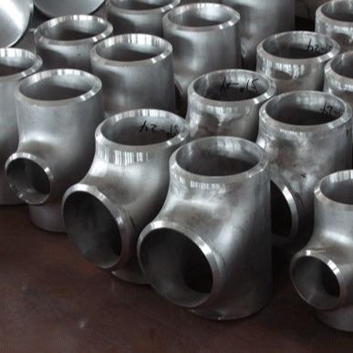 China Material da liga de Asme B16.9 dos encaixes do T da tubulação de aço de Astm A234 Wp22 à venda