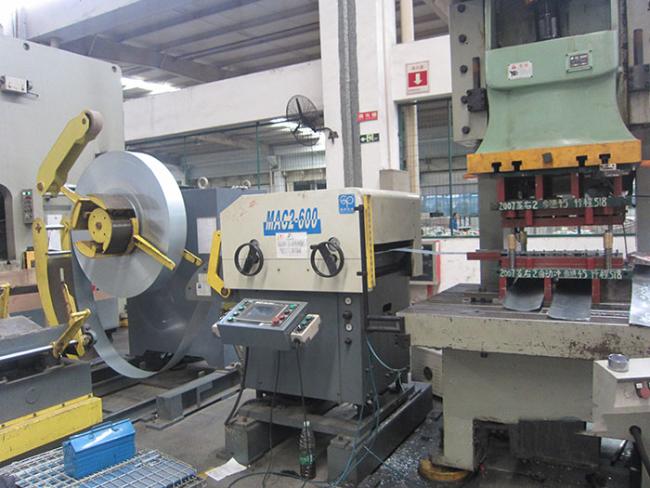 NC servo feeder